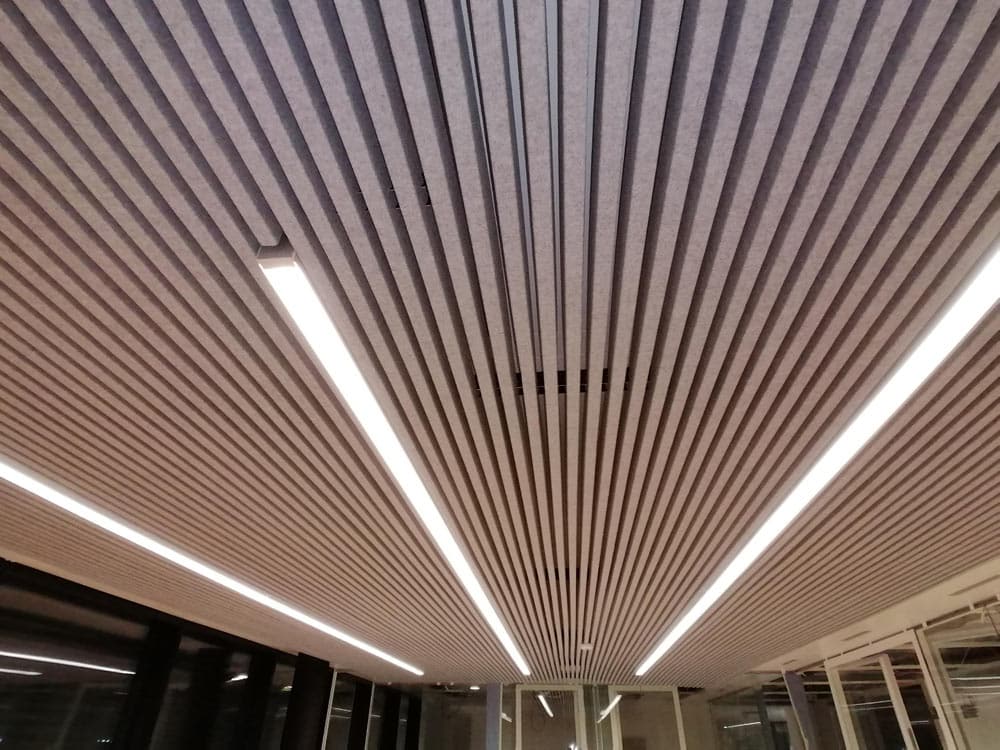 Les plafonds suspendus offrent une grande flexibilité